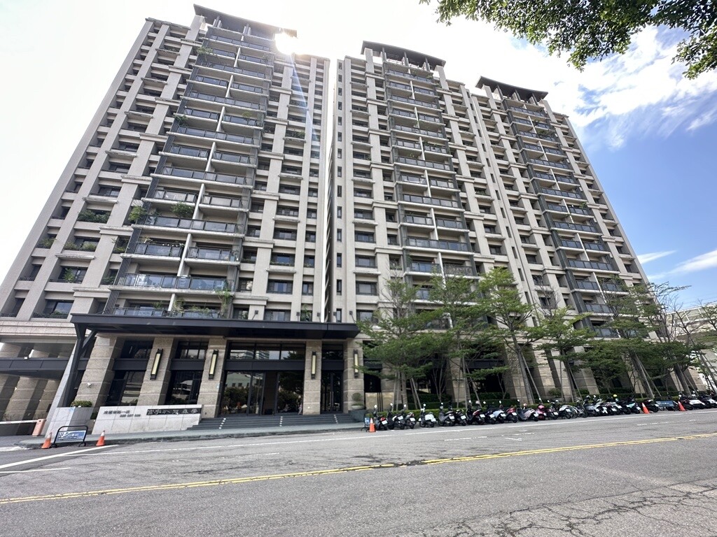 悠森學台中市南區建國南路一段電梯大廈雙鐵共構10年屋富宇悠森學大四房平車 房屋出售 樂屋網
