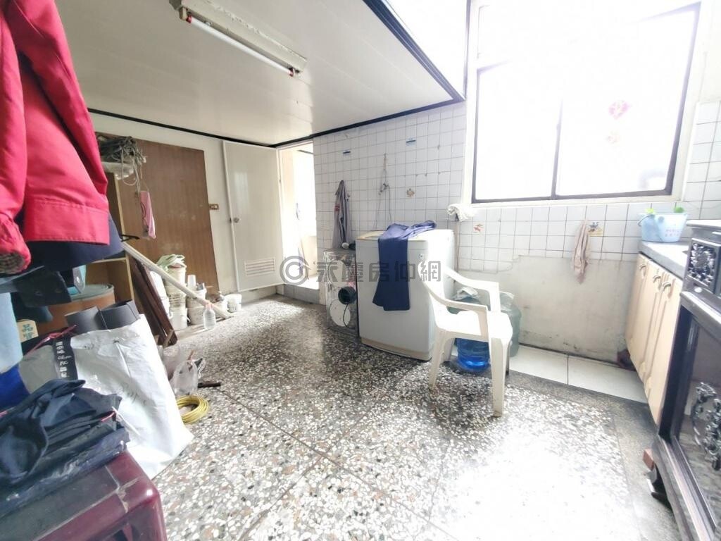 台中市大里區新仁路一段透天厝cx正新仁路熱鬧黃金店面~後方小花園 房屋出售 樂屋網