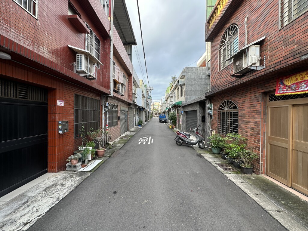 桃園市中壢區龍岡路三段透天厝龍岡路大面寬透天 龍崗國小 房屋出售 樂屋網