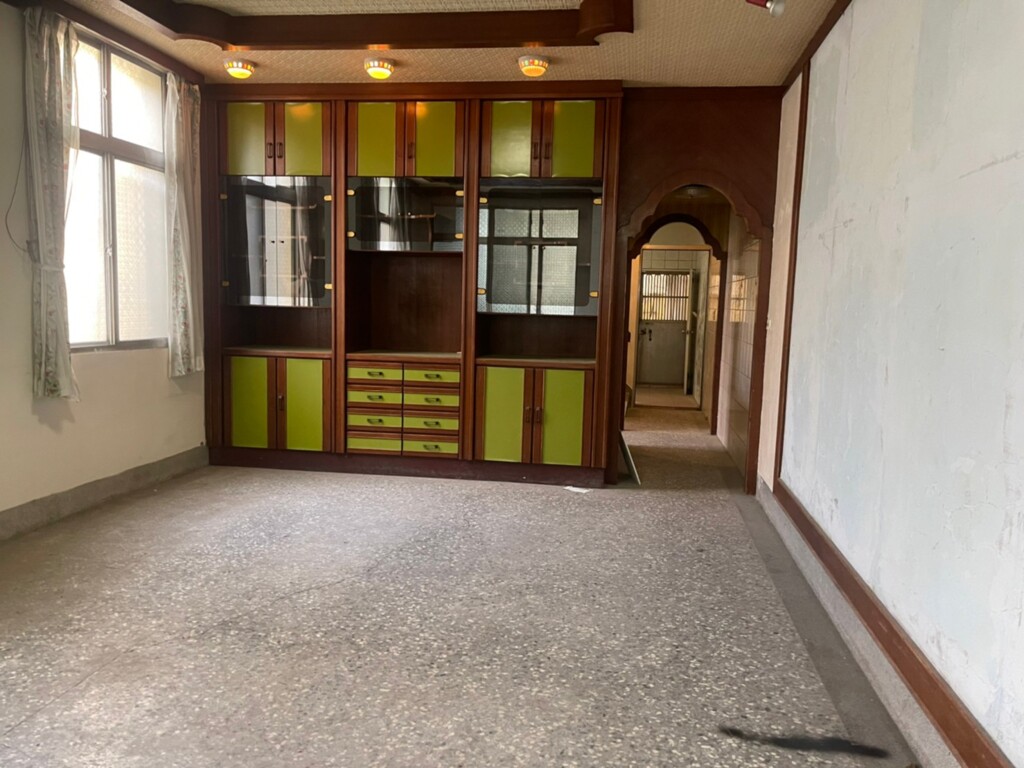 台中市大雅區學府路透天厝台灣房屋【昕倚 】 市中心邊間美透天 房屋出售 樂屋網
