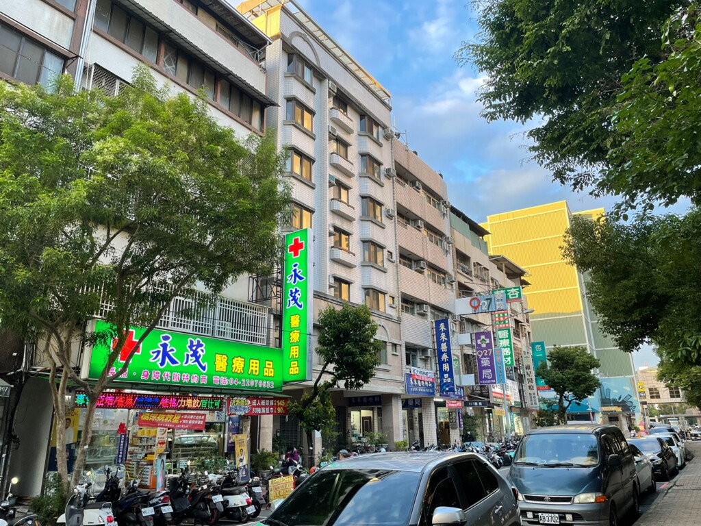 台中市北區育德路電梯大廈中醫商圈正育德路園道4房雙衛室內主附近47坪 房屋出售 樂屋網