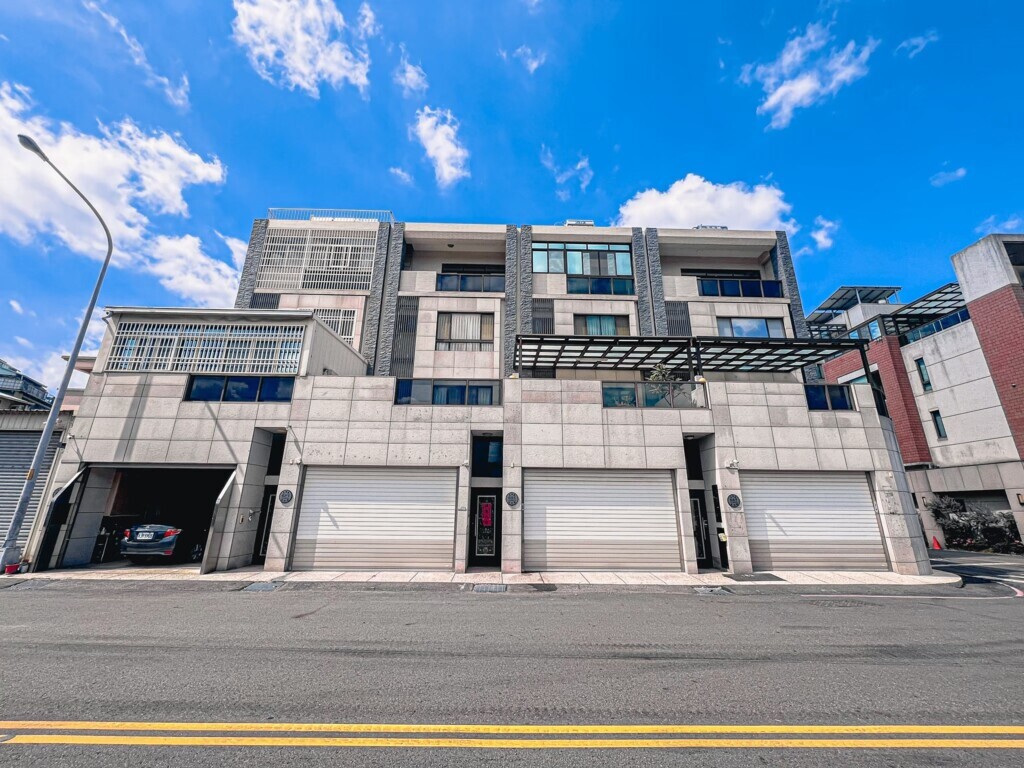 台中市烏日區健行路別墅烏日高鐵特區大面寬邊間臨路別墅 房屋出售 樂屋網