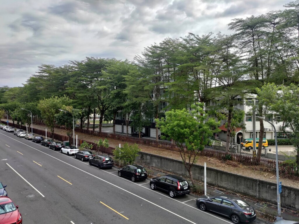 彩虹新世界高雄市三民區建國一路電梯大廈六合商圈道明中學四大房 房屋出租 樂屋網