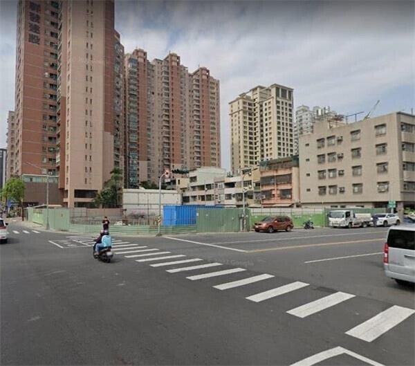 高雄市左營區華夏路店面漢神巨蛋商圈浤圃巨星黃金店面+平車 房屋出售 樂屋網