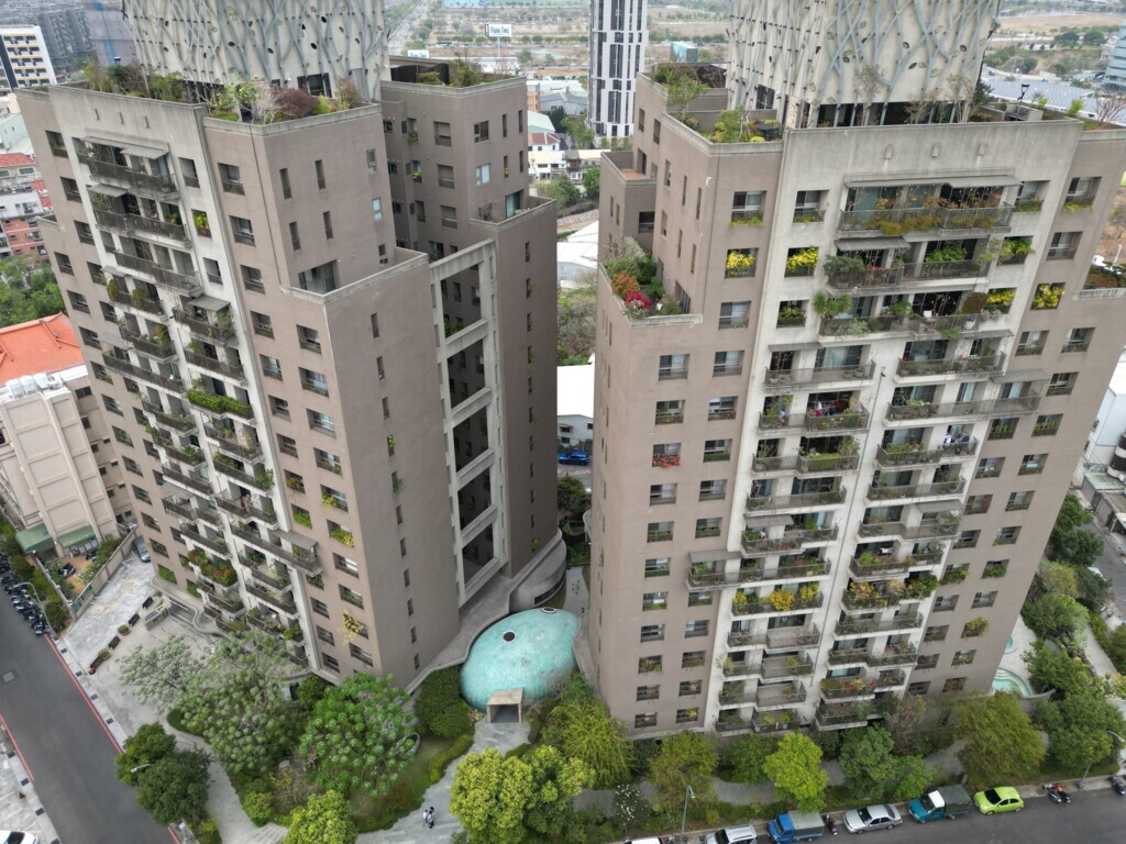 龍寶晴臻邸台中市西屯區美滿東三巷電梯大廈經貿星光閃閃龍寶晴臻邸藝術人文宅 房屋出售 樂屋網