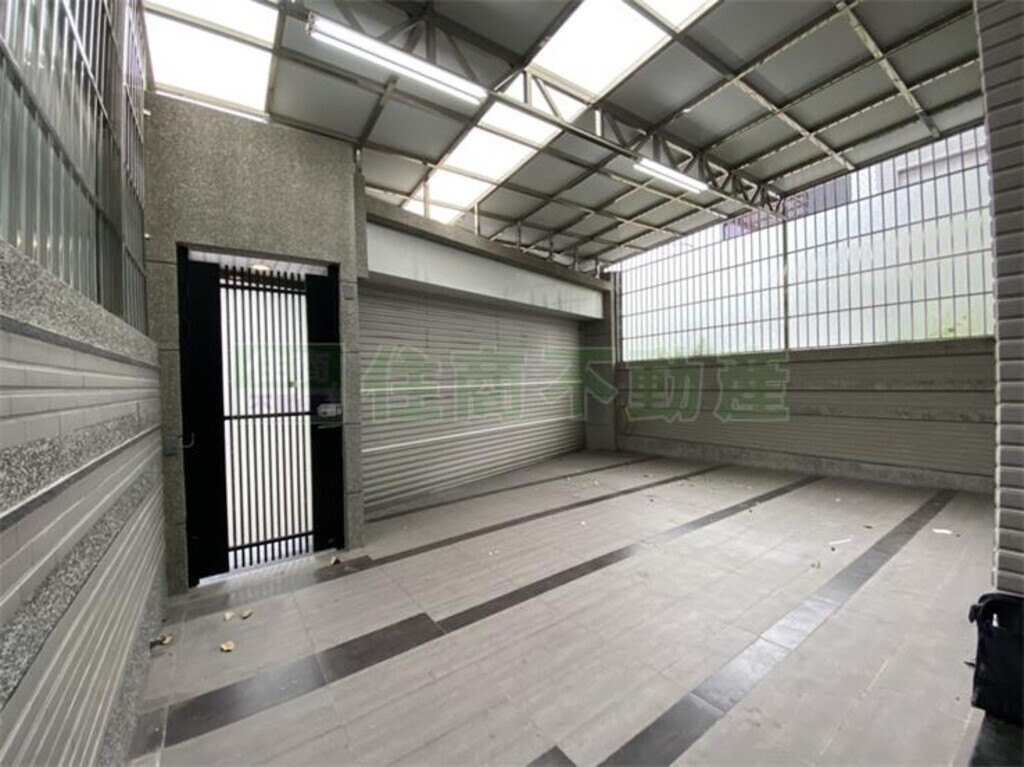 台南市安南區安中一街透天厝安西角窗大面寬車墅 房屋出售 樂屋網