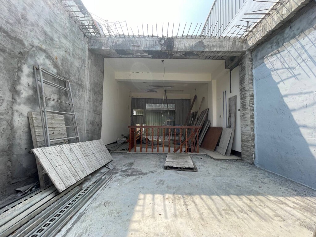 高雄市岡山區岡燕路透天厝岡山國中小雙學區需整理少有透天 房屋出售 樂屋網