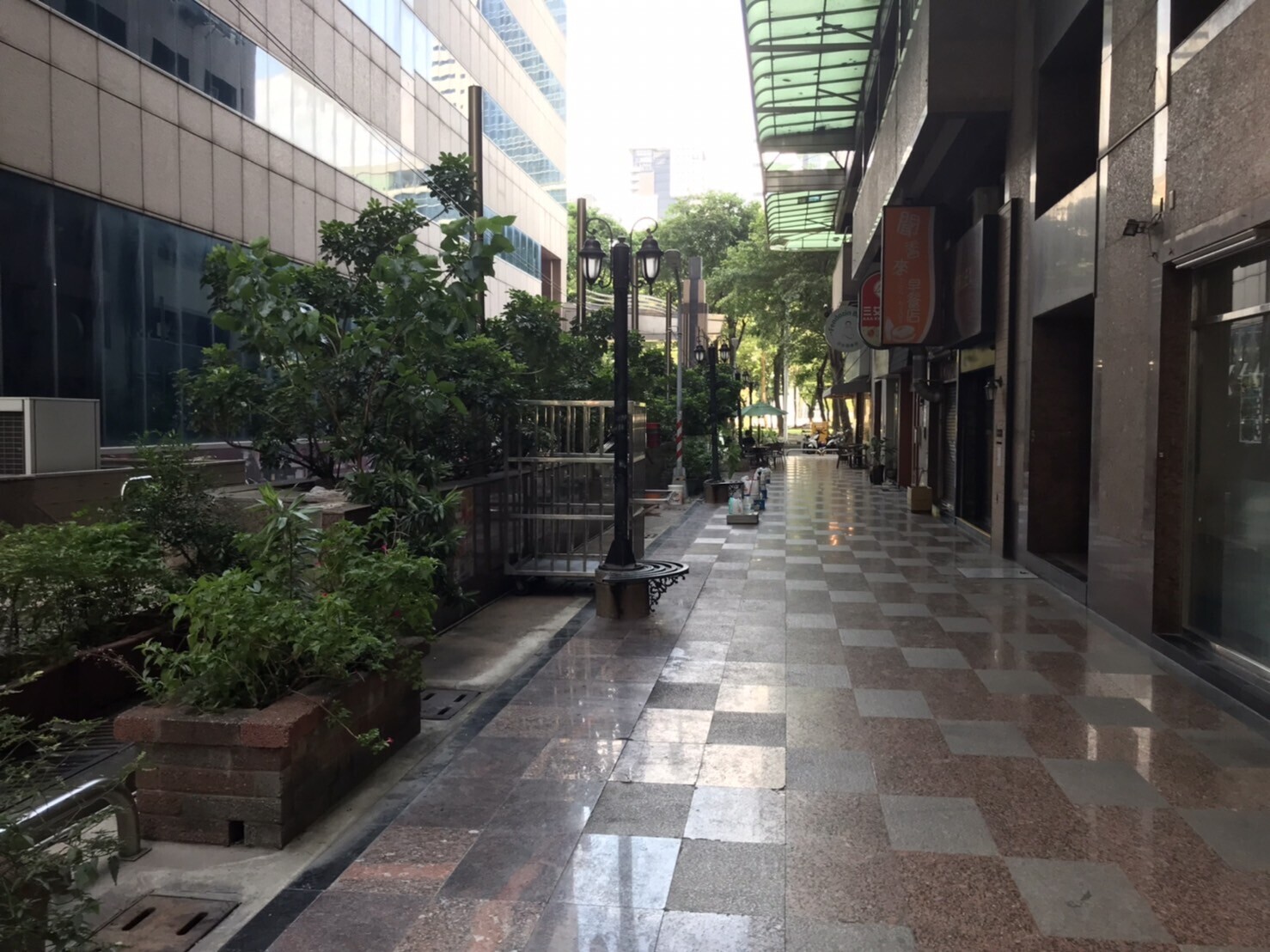 亞太新灣區店面 屋主要錢不要房 降降降 高雄市苓雅區亞太投資廣場買房子、房屋出售 樂屋網