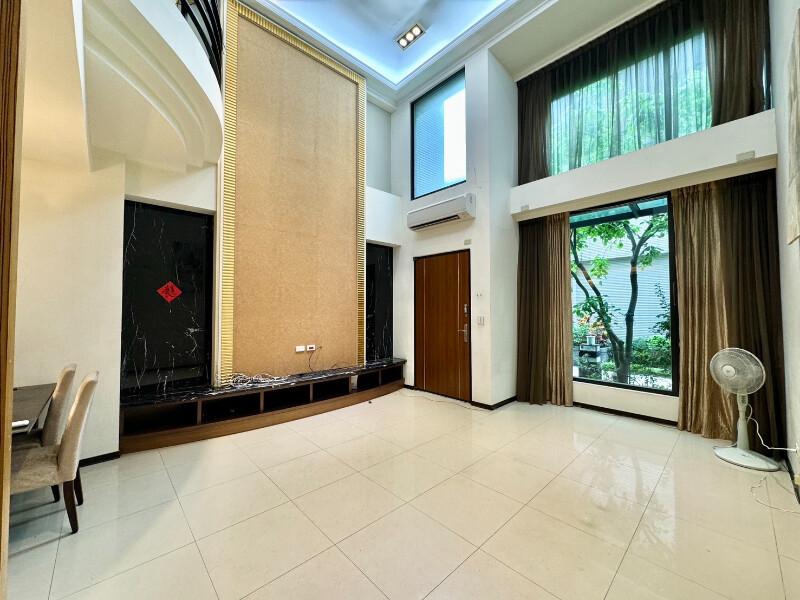 住商a菈 社區型透天機能方便 十八甲三三行館 新北市泰山區三三行館買房子 樂屋網