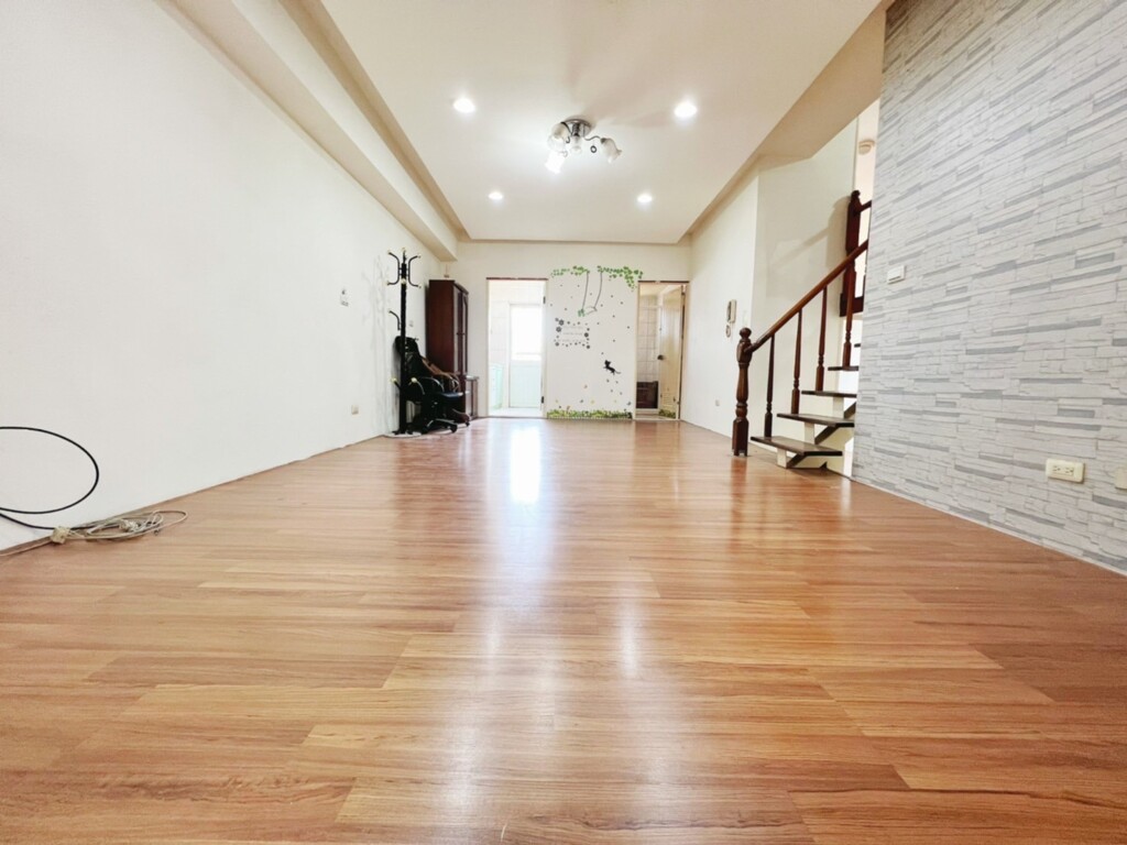 文心高巢台中市南區東興路一段電梯大廈中山醫文心高巢震後四房車位★陳姿君 房屋出售 樂屋網