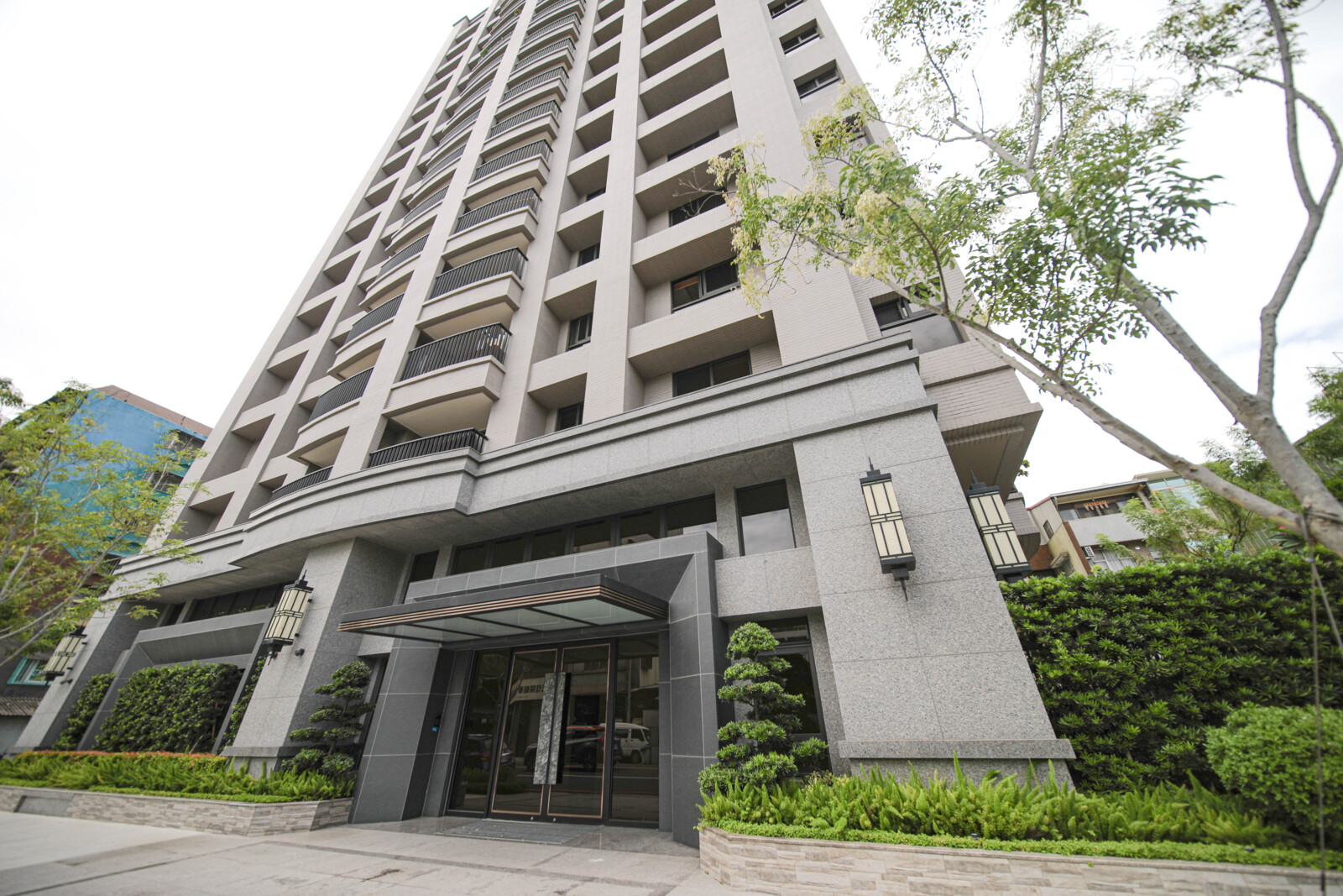 集泰雅馥高雄市苓雅區明德街電梯大廈中正技擊館│o8捷運│集泰雅馥11米大面寬店面 房屋出租 樂屋網