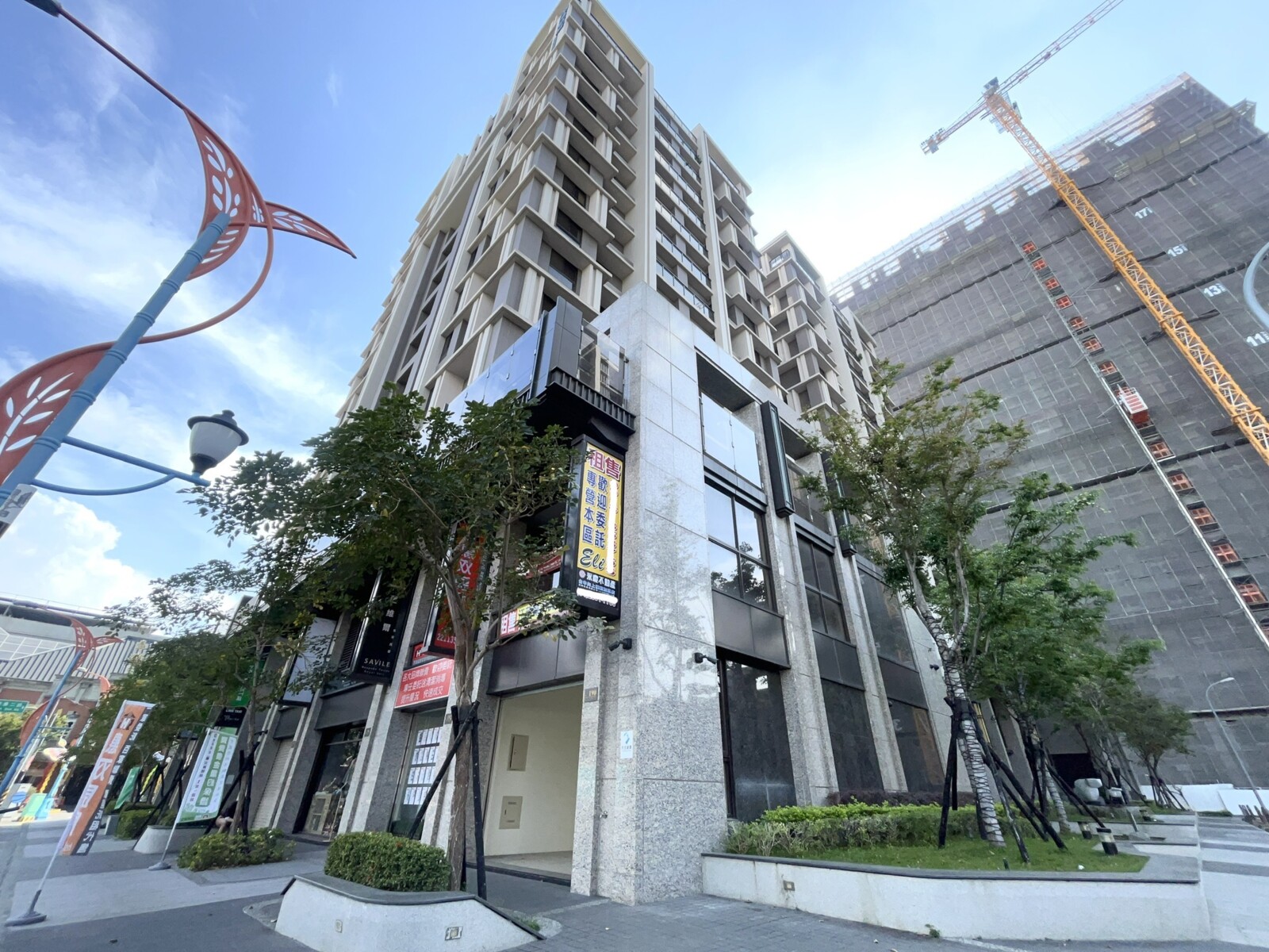 台中市東區樂業南路租|湖濱新綻★雙車角間黃金樓店★稀有釋出出租 樂屋網