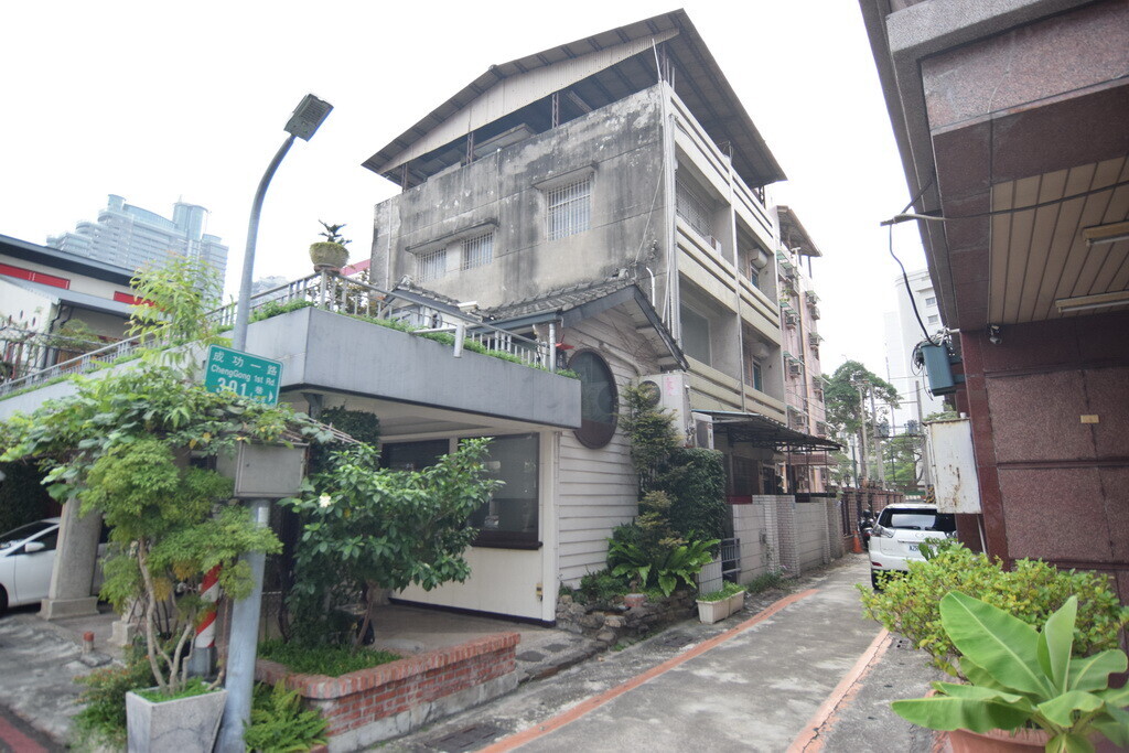 高雄市前金區成功一路透天厝漢神雄百貨雄女超值併排雙透天 房屋出售 樂屋網