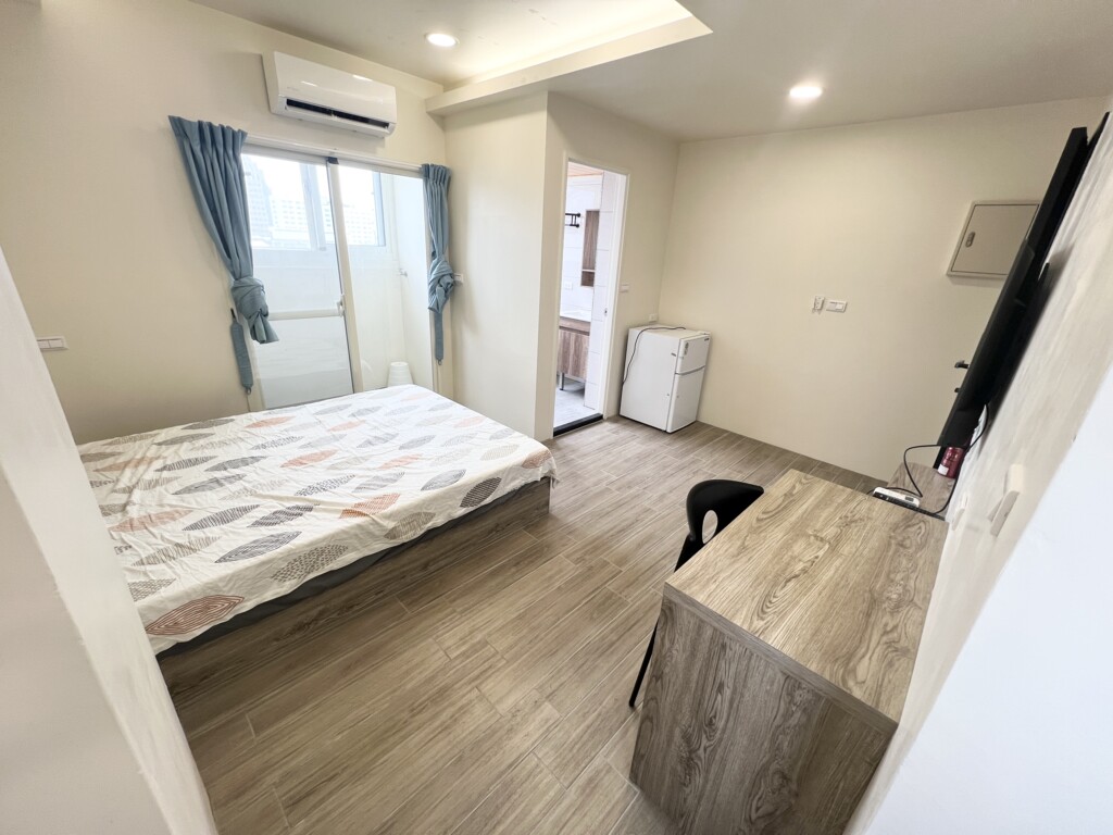 台中市西區太原路一段電梯大廈西區秒殺 陽台獨洗曬 木質地板家具 衛浴開窗 房屋出租 樂屋網