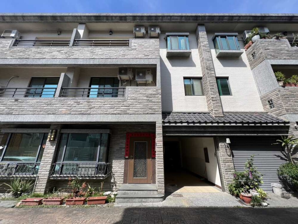 大塊風采高雄市仁武區八德西路透天厝專約仁武社區型前後雙車墅衛浴開窗 房屋出售 樂屋網