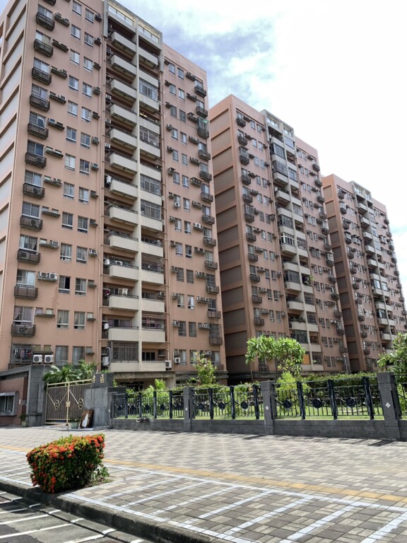 合群新城孝區自治新村高雄市左營區海景街電梯大廈左營軍港 中高樓層優質三房平面車位 房屋出售 樂屋網