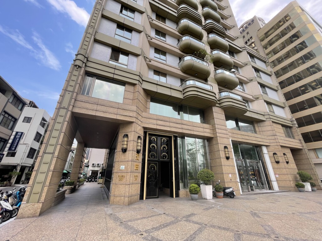 聖田四維高雄市苓雅區四維三路電梯大廈聖田四維大坪數雙車位 房屋出售 樂屋網