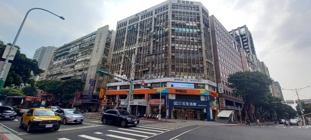 台北市大安區金山南路二段電梯大廈東門電梯住辦附車位 房屋出租 樂屋網