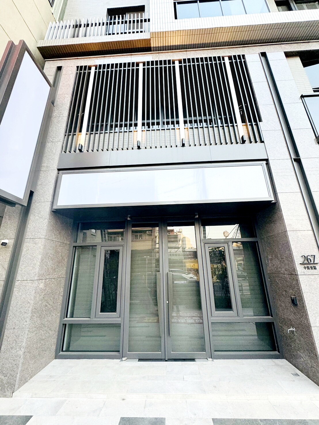 坤悅雅樂台中市大雅區中清東路電梯大廈︱大雅市中心︱全新完工︱大面寬黃金樓店︱ 房屋出售 樂屋網