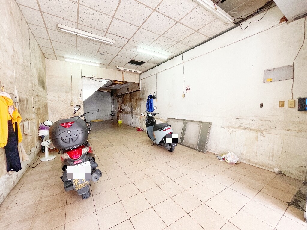 高雄市三民區建工路透天厝【建工商圈】【鼎山商圈】建工路上優質店面 房屋出租 樂屋網