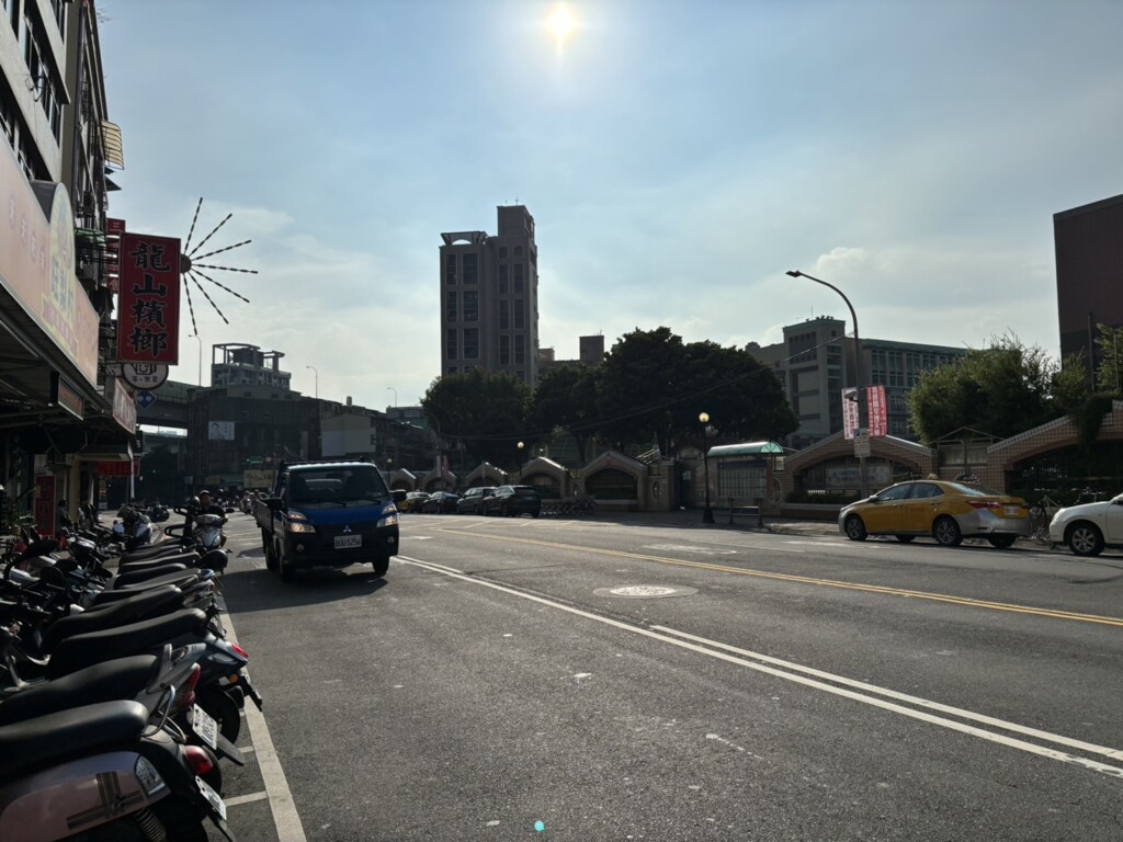 金寶石no2新北市三重區自強路三段電梯大廈橙意十足 三重三和國中鑲金店面 房屋出售 樂屋網