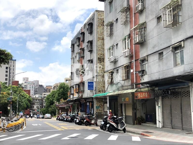 台北市內湖區內湖路三段公寓低總價店面壹樓19 房屋出售 樂屋網