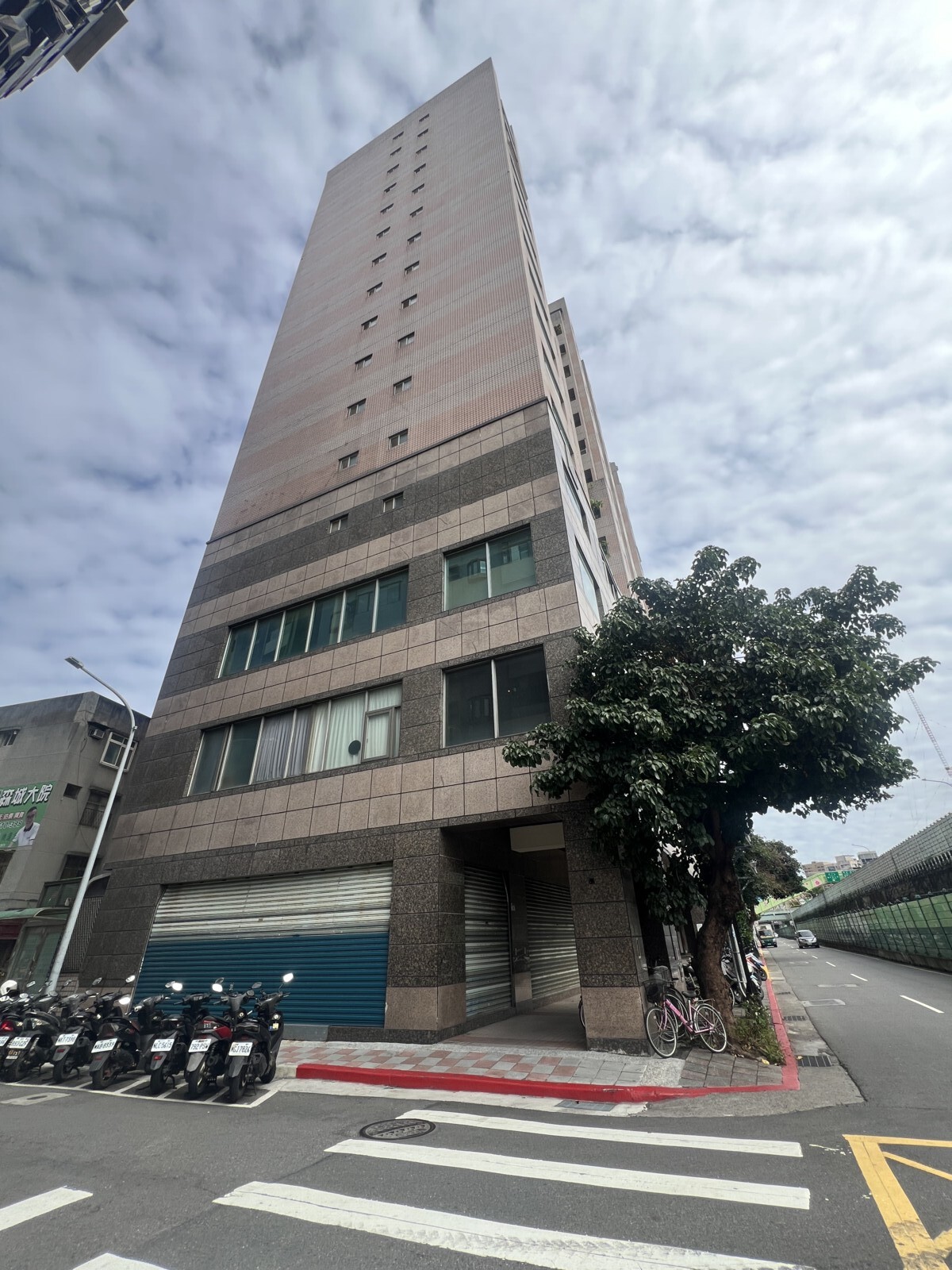 國家豪景大樓台北市中正區水源路電梯大廈★台大水源三面採光平車次頂★ 房屋出售 樂屋網