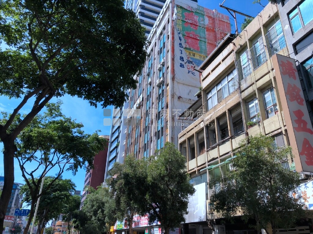 高雄市前金區中華三路電梯大廈連鎖霸業起飛！15米面寬金店面，成就您的夢想事業！ 房屋出售 樂屋網