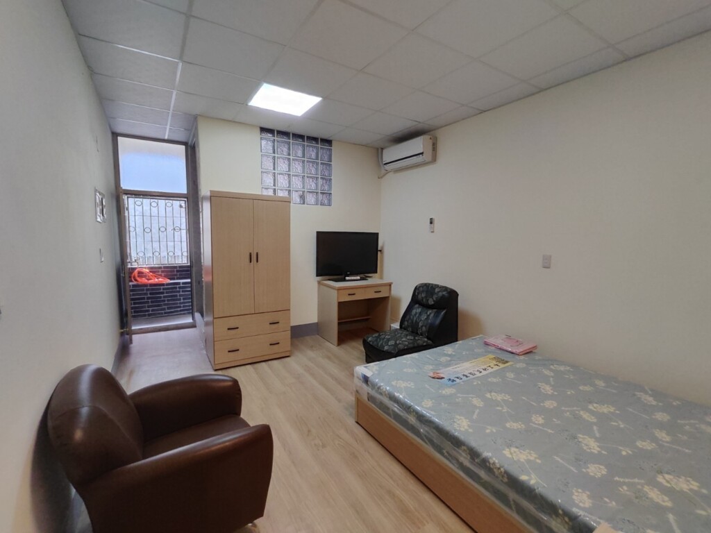 高雄市楠梓區和光街透天厝楠梓套房出租，一卡皮箱可入住 房屋出租 樂屋網