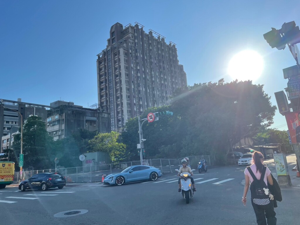 台北市北投區中央南路二段電梯大廈奇岩捷運旁 雲端大樓 附車位 房屋出售 樂屋網