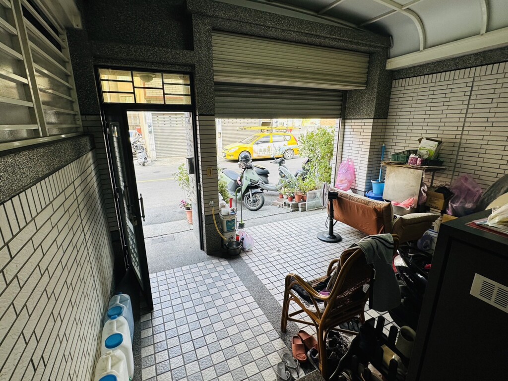 高雄市仁武區赤西一街透天厝仁雄星巴克臨路雙主臥車墅 房屋出售 樂屋網
