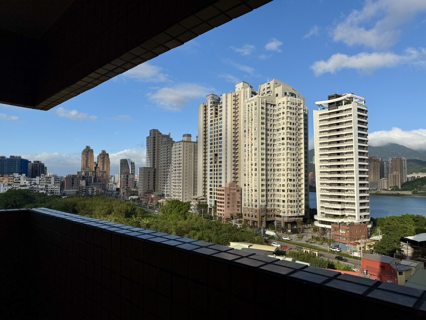 全國不動產小吳 親友獨家！關渡橋江水藍三房 新北市八里區在水一方江水藍特區買房子 樂屋網