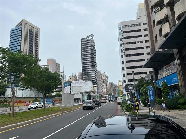 高雄市鼓山區大順一路農十六福懋原鑄面富邦bot雙捷運四房平車出租 樂屋網