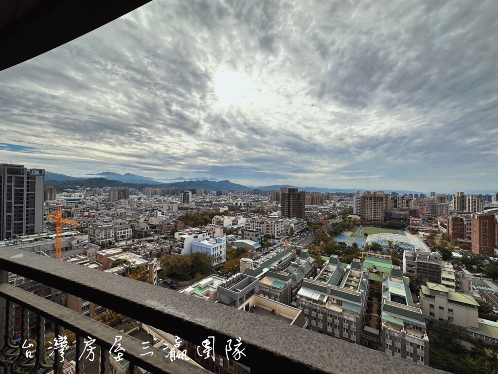 登陽仰峰台中市北屯區松竹路一段電梯大廈 蕭旭1735|捷運四房雙平車!朝南上帝視野 房屋出售 樂屋網