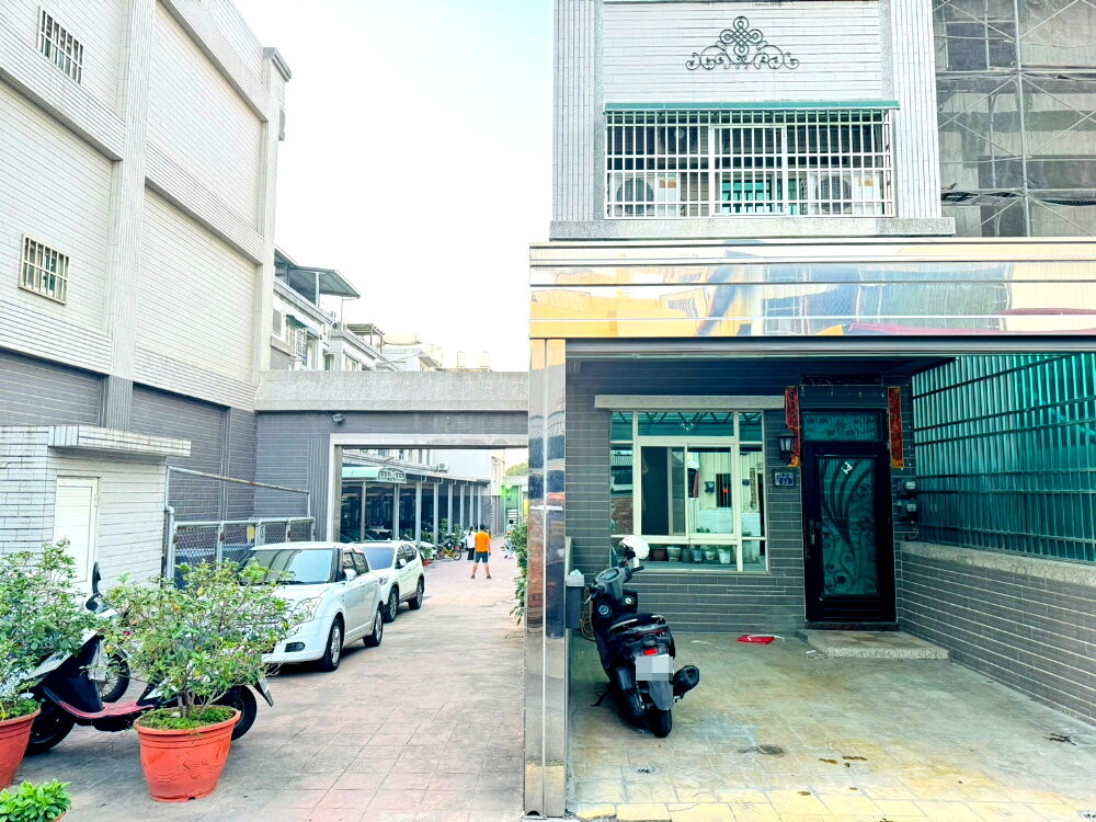 彰化縣彰化市山中街別墅大竹商圈獨棟別墅大4房3廳4面採光屋況超美車庫停車 房屋出售 樂屋網