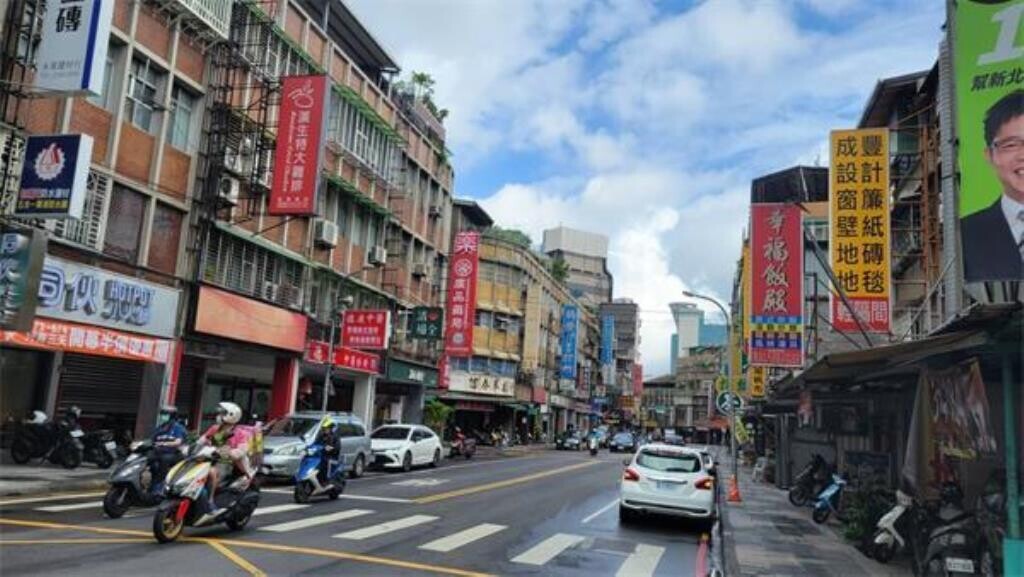 新北市板橋區漢生西路透天厝板橋車站黃金透店／正馬路大地坪／文武百市｜21大毓 房屋出售 樂屋網