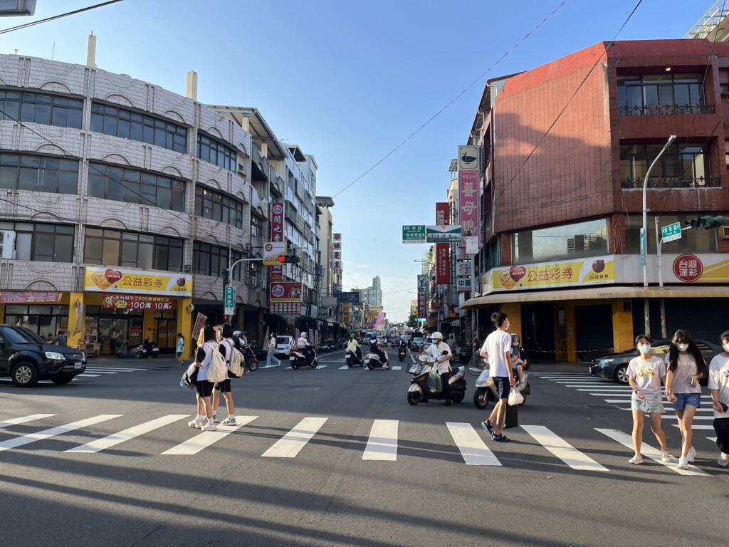 彰化縣員林市浮圳路一段別墅☀專簽☀學校旁車庫別墅 房屋出售 樂屋網