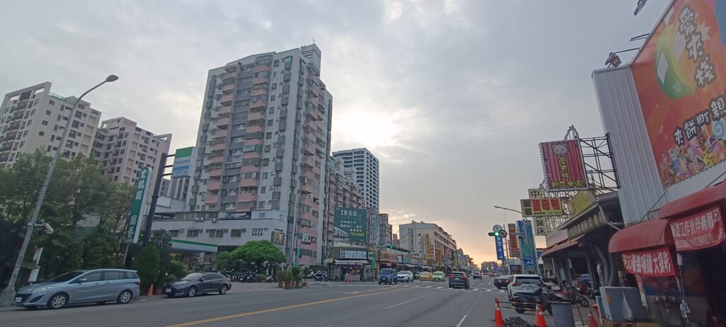 豪邁大第大廈高雄市小港區新昌街電梯大廈小港豪邁大第12樓中樓庭院4房 房屋出售 樂屋網