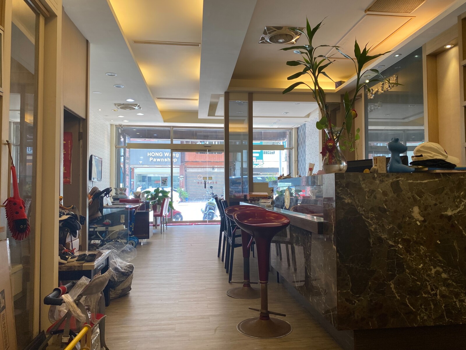桃園市桃園區莊敬路一段店面稀有好件 ‖ 尊爵飯店 ‖ 大面寬 ‖ 透天店面 房屋出售 樂屋網