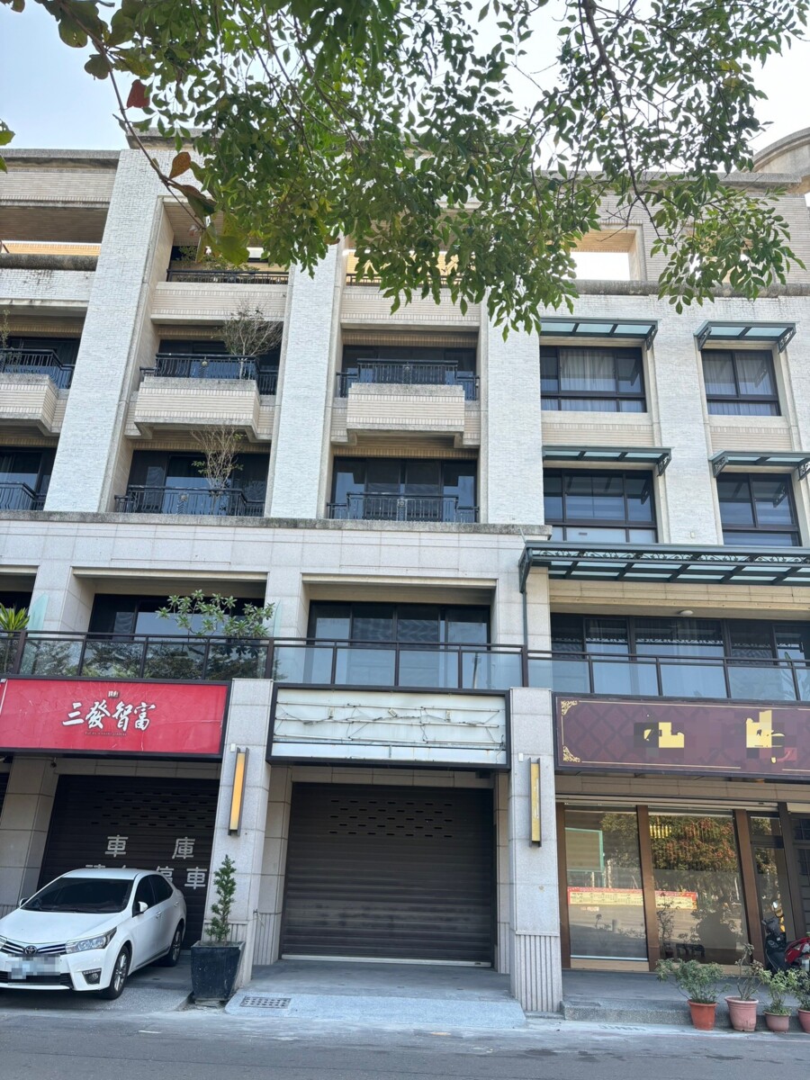 高雄市鳳山區保義街透天厝鳳翔國中電梯店面 全新未住 房屋出售 樂屋網