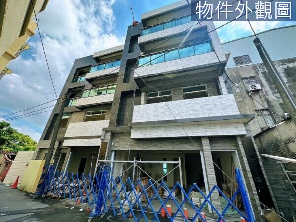 高雄市岡山區前峰路別墅專約專員⭐️岡山丹丹漢堡⭐️全新7米寬五套房雙車墅 房屋出售 樂屋網