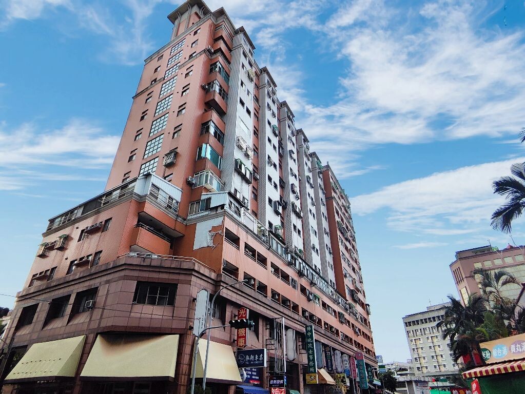 曉明儷晶台中市北區漢口路四段電梯大廈曉明女中【曉明儷晶】中樓層挑高一房一廳一衛一廚 房屋出售 樂屋網