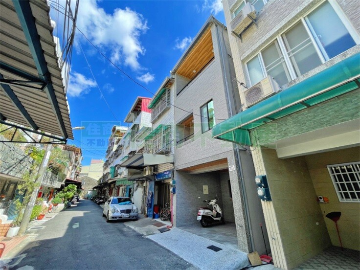 高雄市鳳山區中山東路,透天厝,中山東路車庫美透天 | 房屋出售 | 樂屋網