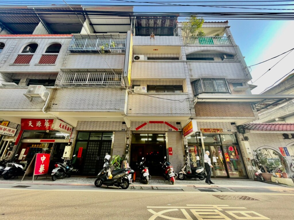 台中市豐原區合作街透天厝住商陳南樺~合作國小三樓店面住家雙面臨路~活路活巷 房屋出售 樂屋網