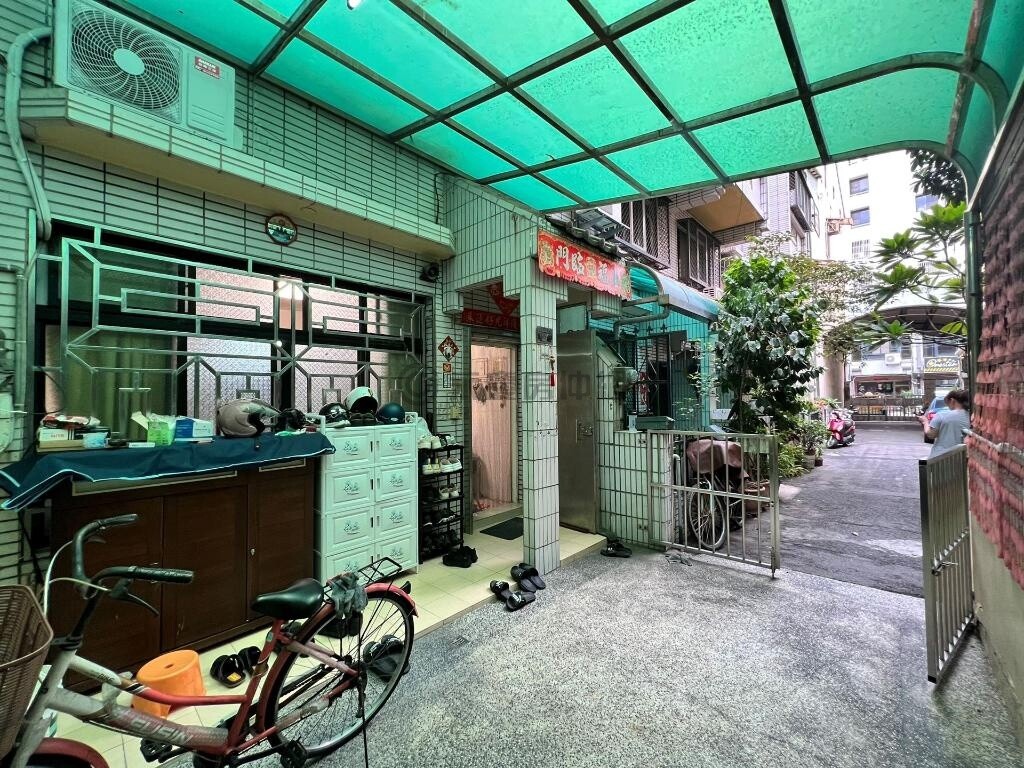 台中市北區青島路二段別墅g7捷運青島路地26坪五房前院別墅 房屋出售 樂屋網