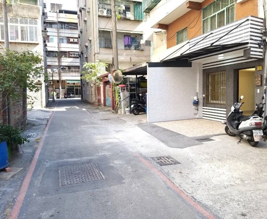 高雄市小港區店鳳街公寓住商柯慈依~二苓國小旁《門口可停車》翻新一樓美寓 房屋出售 樂屋網