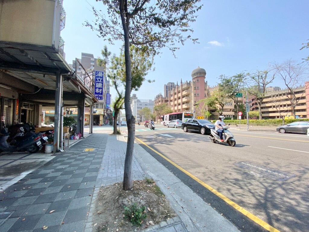 台中市南屯區永春東路透天厝八期永春國小第一排臨路透天店面一級棒 房屋出售 樂屋網
