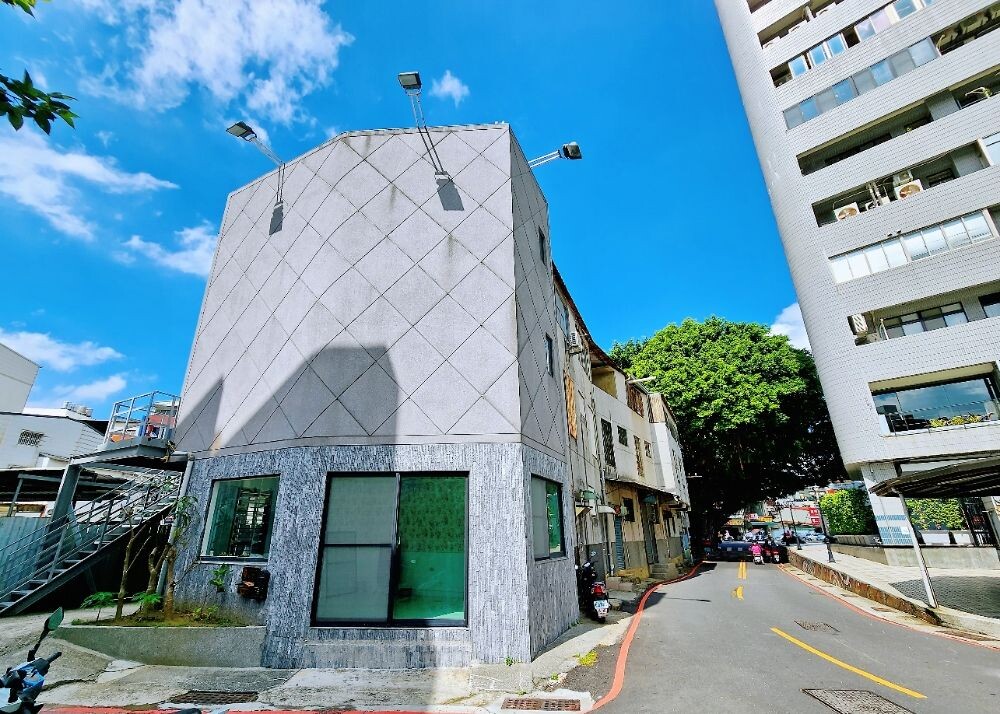 台南市東區東門路二段透天厝租東門近麥當勞 角窗透店增建至3f 房屋出租 樂屋網