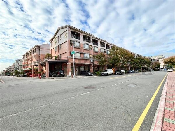 台中市南屯區豐順街別墅八期【國泰米蘭】5房雙車臨路別墅坐北朝南 房屋出售 樂屋網
