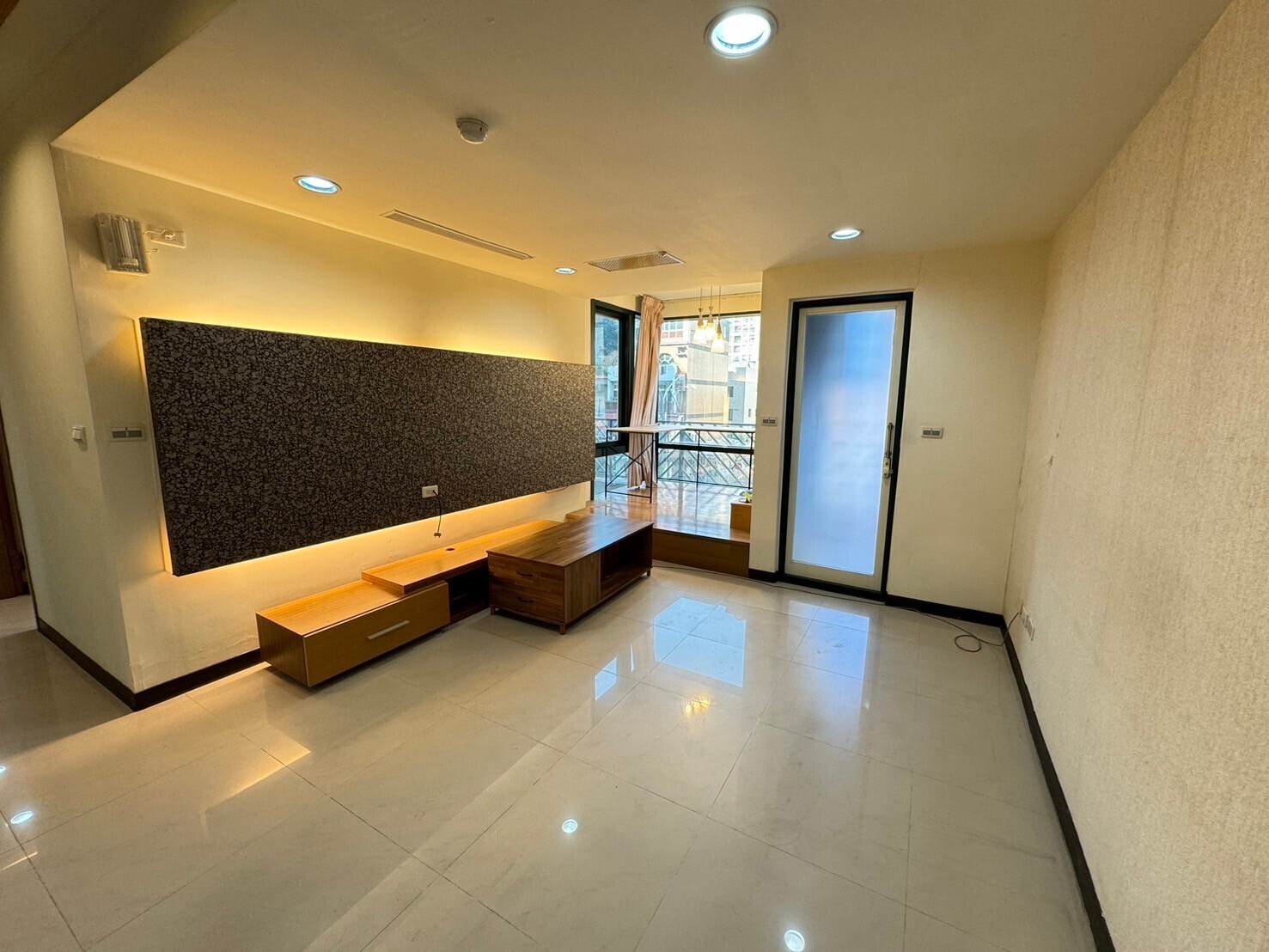 佳茂學士會館台中市北區進化北路電梯大廈【阿信專任】⭐學士會館⭐生活便捷21房大露臺平車 房屋出售 樂屋網